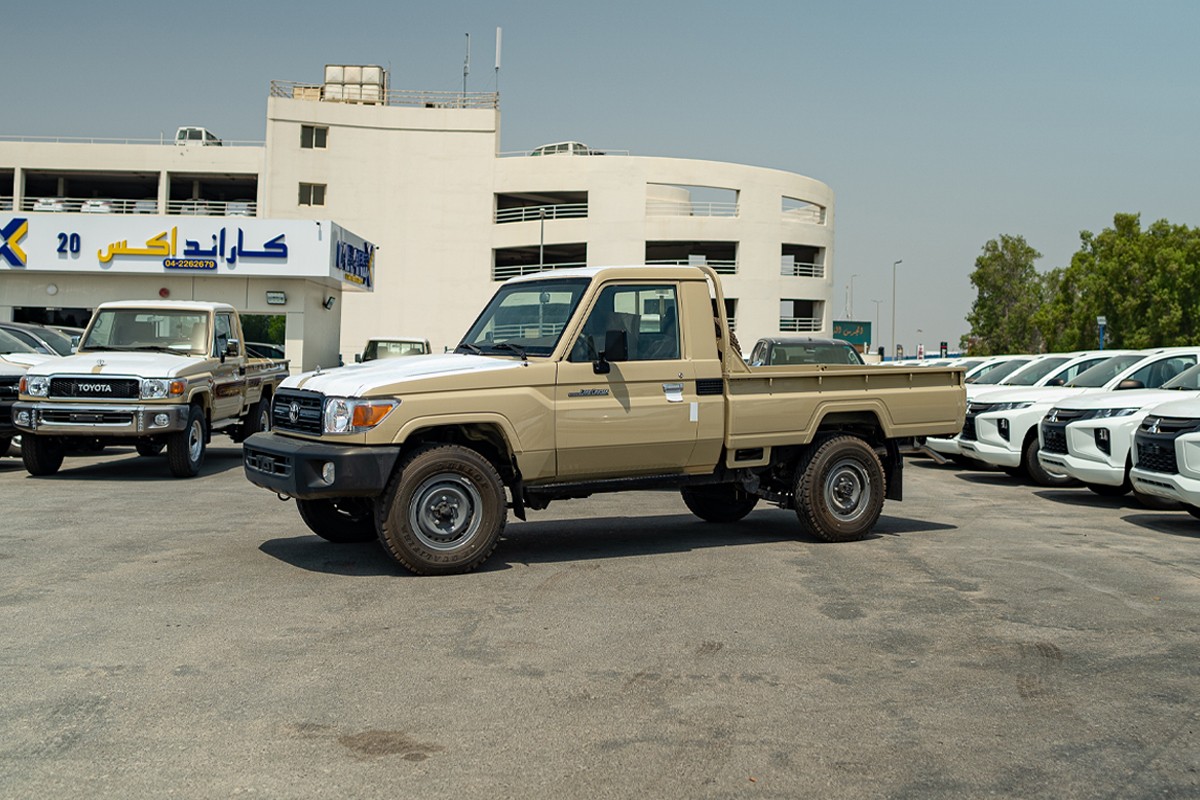 Toyota Land Cruiser HZJ79 4.2 - Worldwide Export - Best Prices • CarandX
